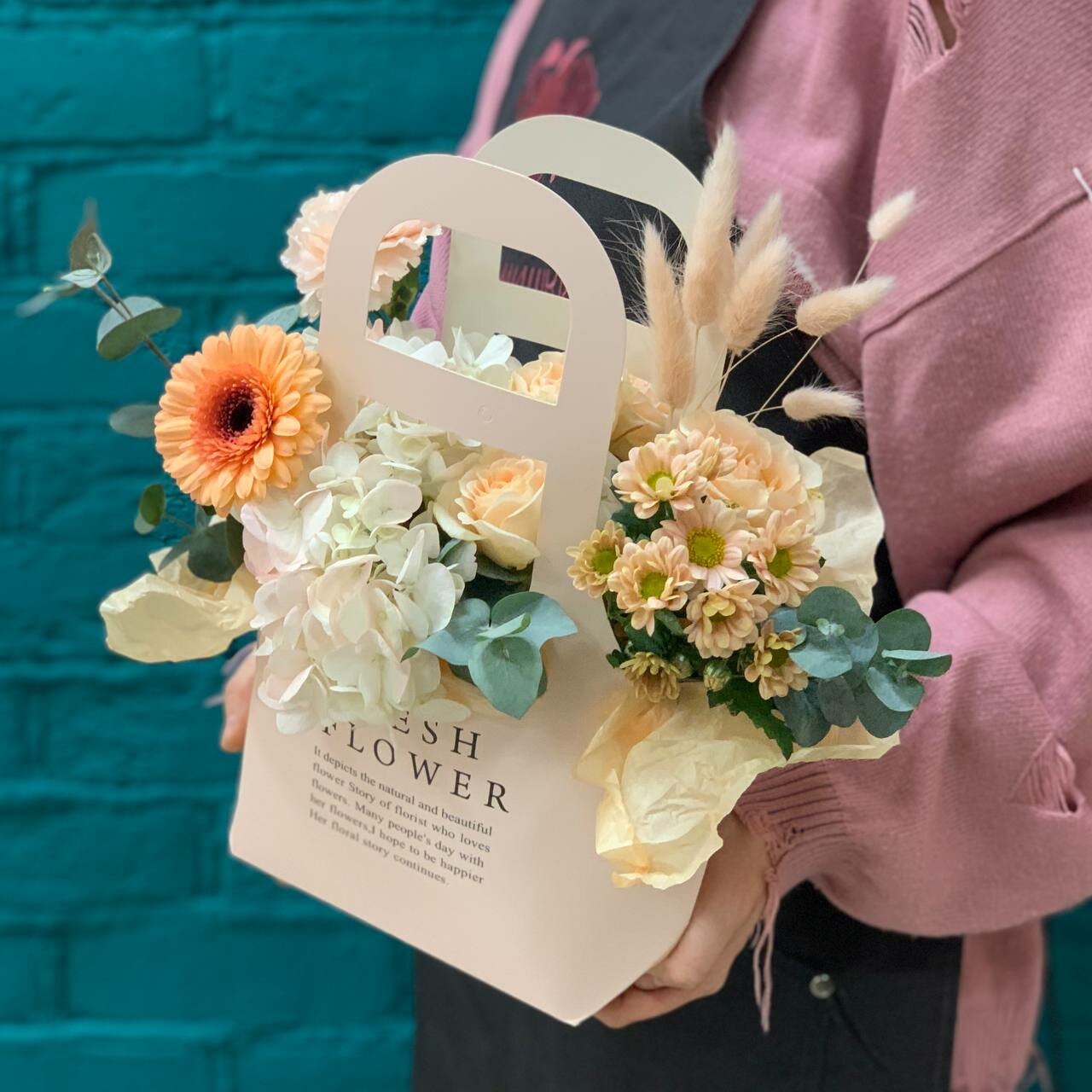 Композиция из герберы и гвоздики