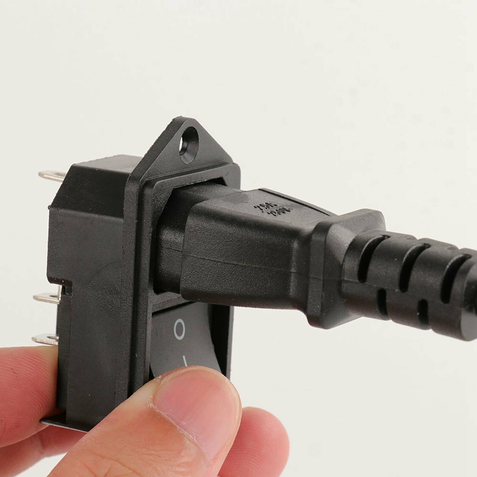 IEC 320 C14 AC розетка с выключателем 250V 10A для автомобиля