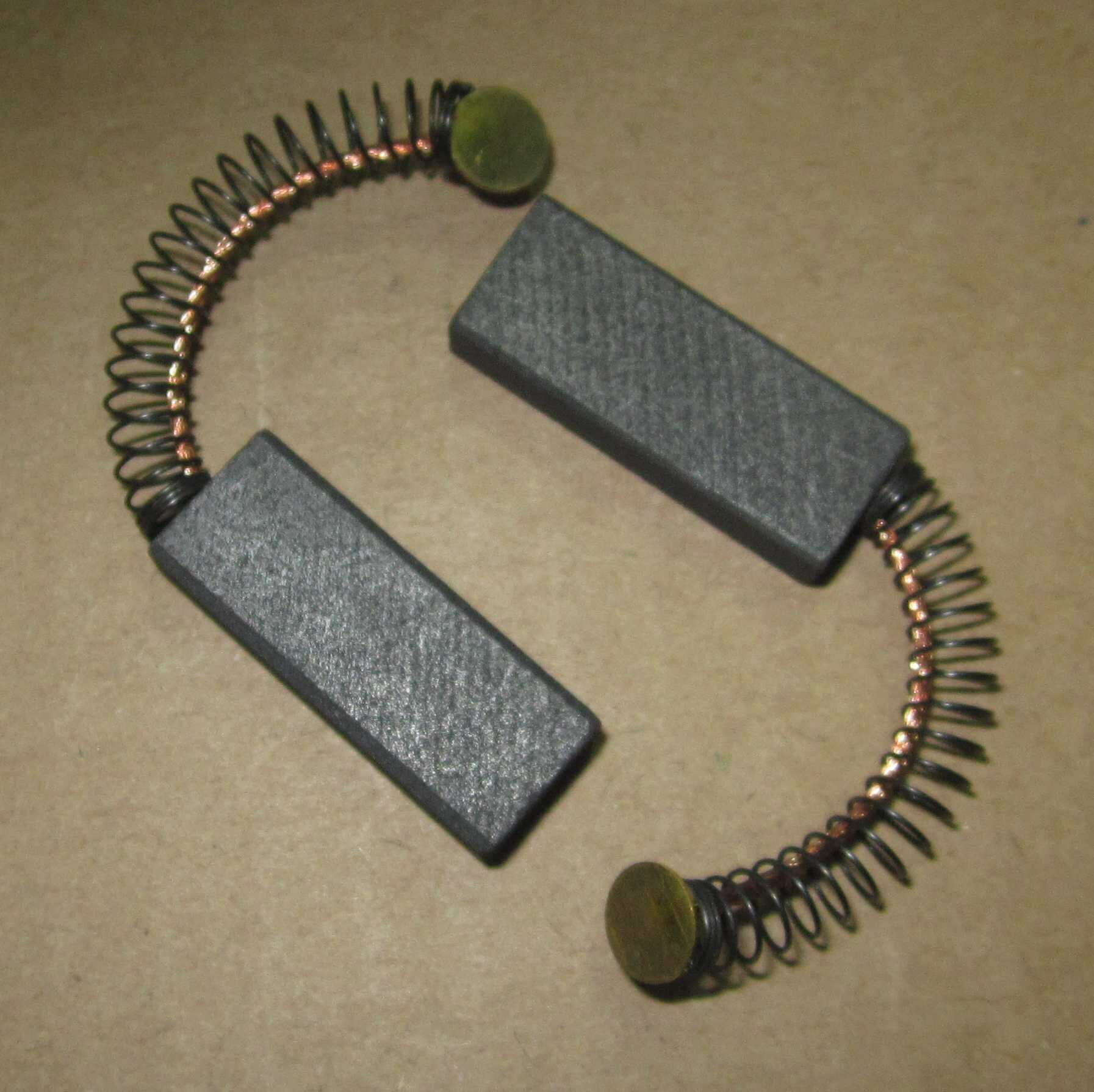 Щетка угольная 6,3х11х28 (d 7.0 мм круглый пятак) (для пылесосов) (430)