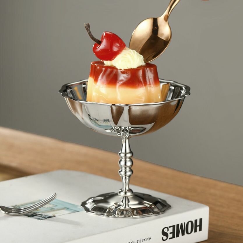 Винтажная металлическая креманка для десертов и сервировки стильная и практичная посуда для кухни и стола