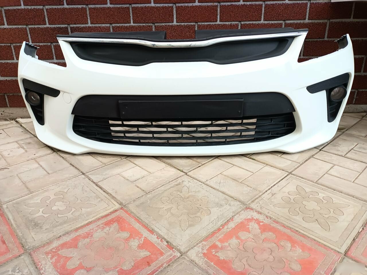 Бампер передний в сборе Киа Рио 4 Kia RIO белый 86511H0000