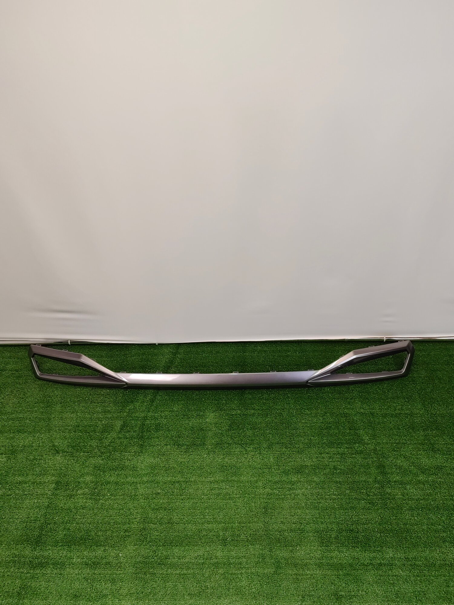 GEELY Вставка заднего бампера центральная серебристый хром Geely Atlas рестайлинг