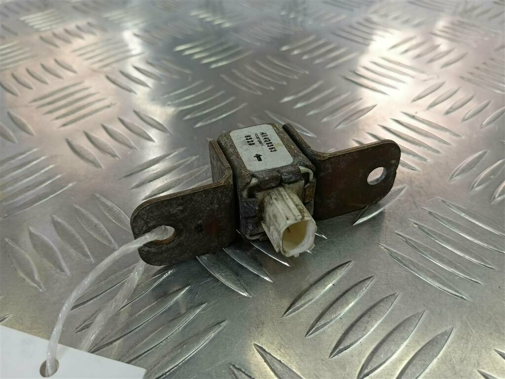 Датчик удара (AIR BAG) Б/У для MITSUBISHI PAJERO III рестайлинг (2002—2006) MR409363