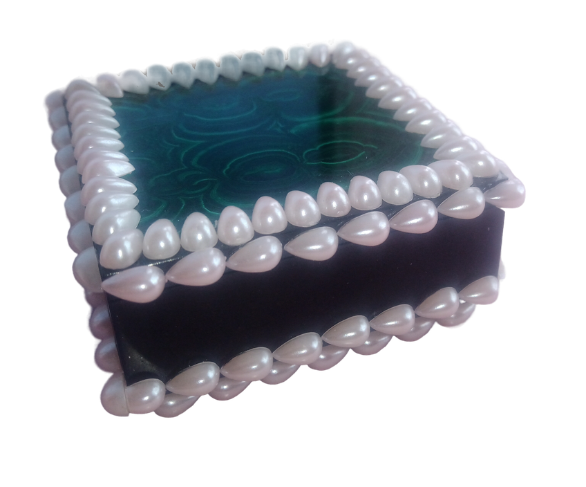 Шкатулка для украшений из малахита и долерита 70х70мм высота 35 мм