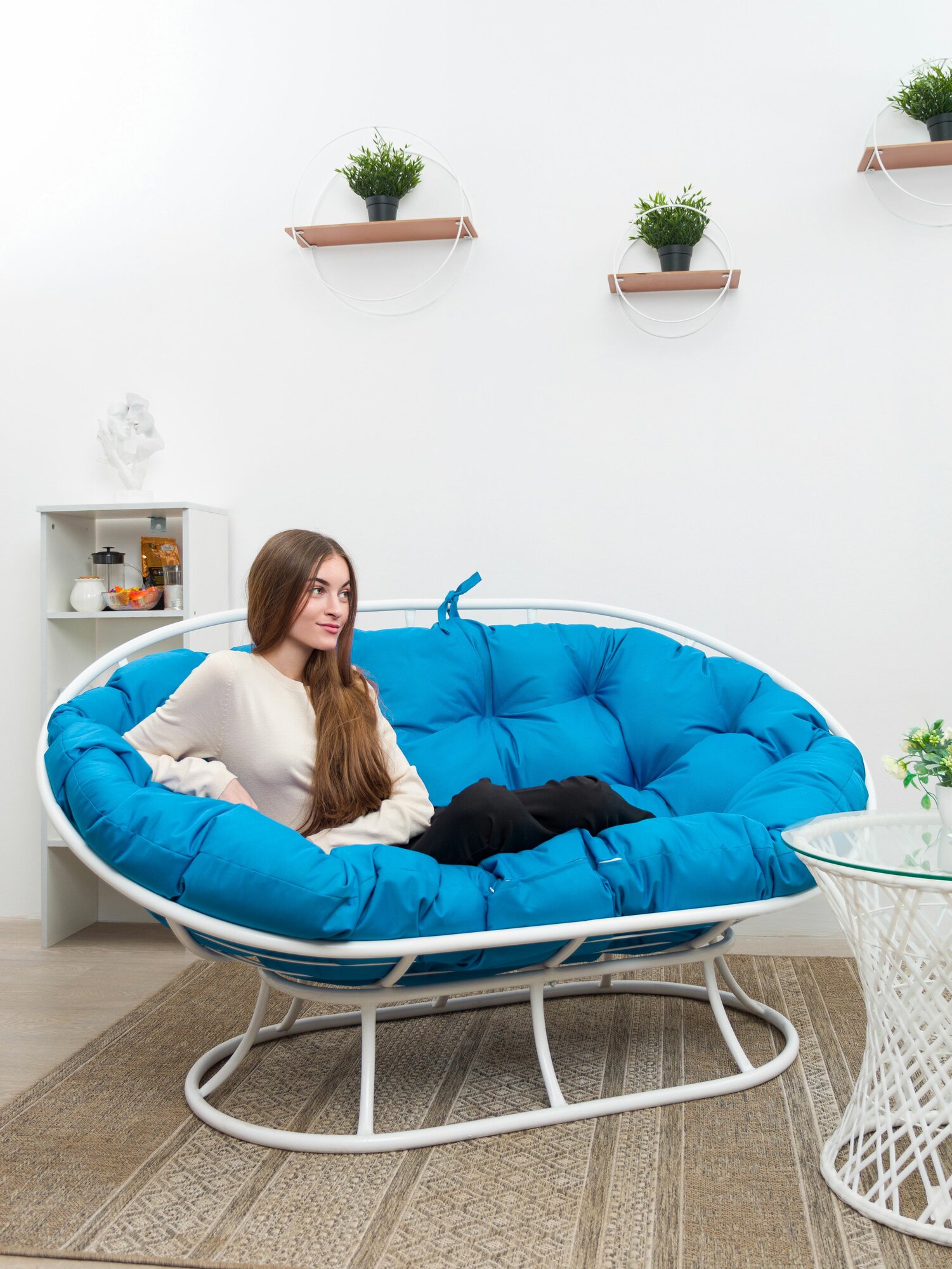 Диван мамасан без ротанга белый, голубая подушка