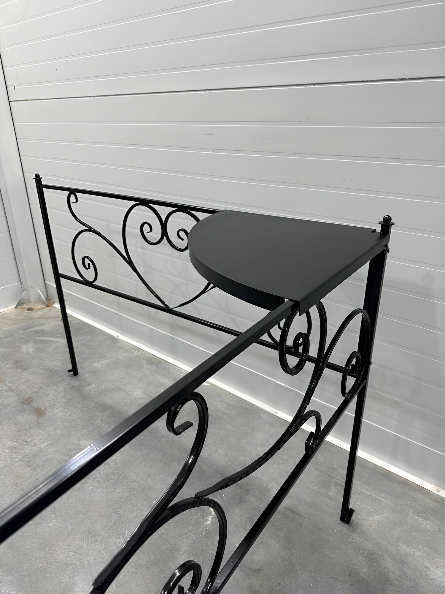 Столик на кладбище, Столик на могилу ритуальный, угловой металлический