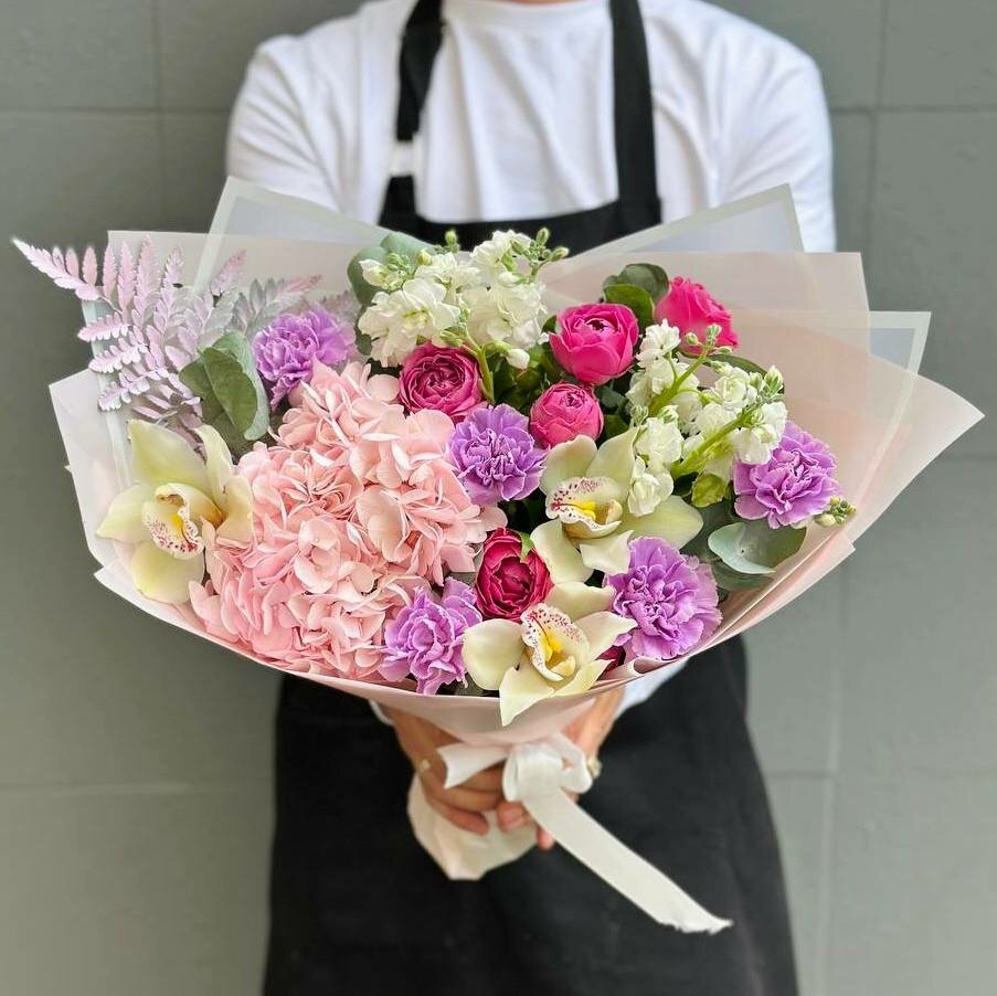 Букет "Авторский", гортензии, орхидеи, гвоздики, маттиола, роза