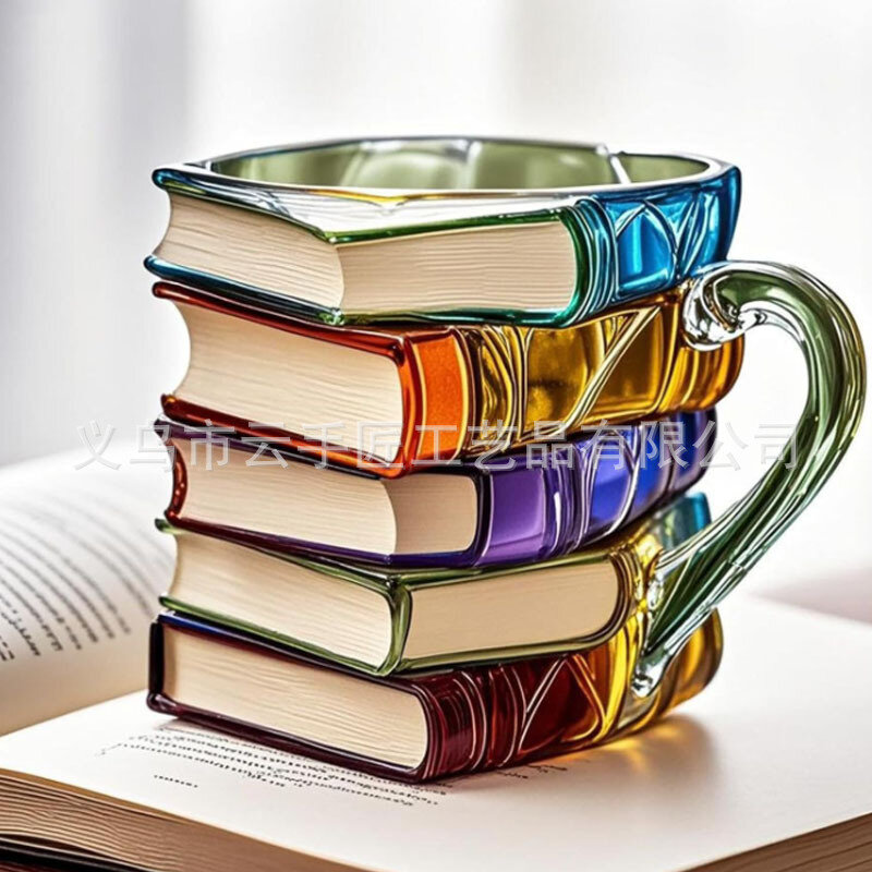 Раскрашенный кубок в стиле книги