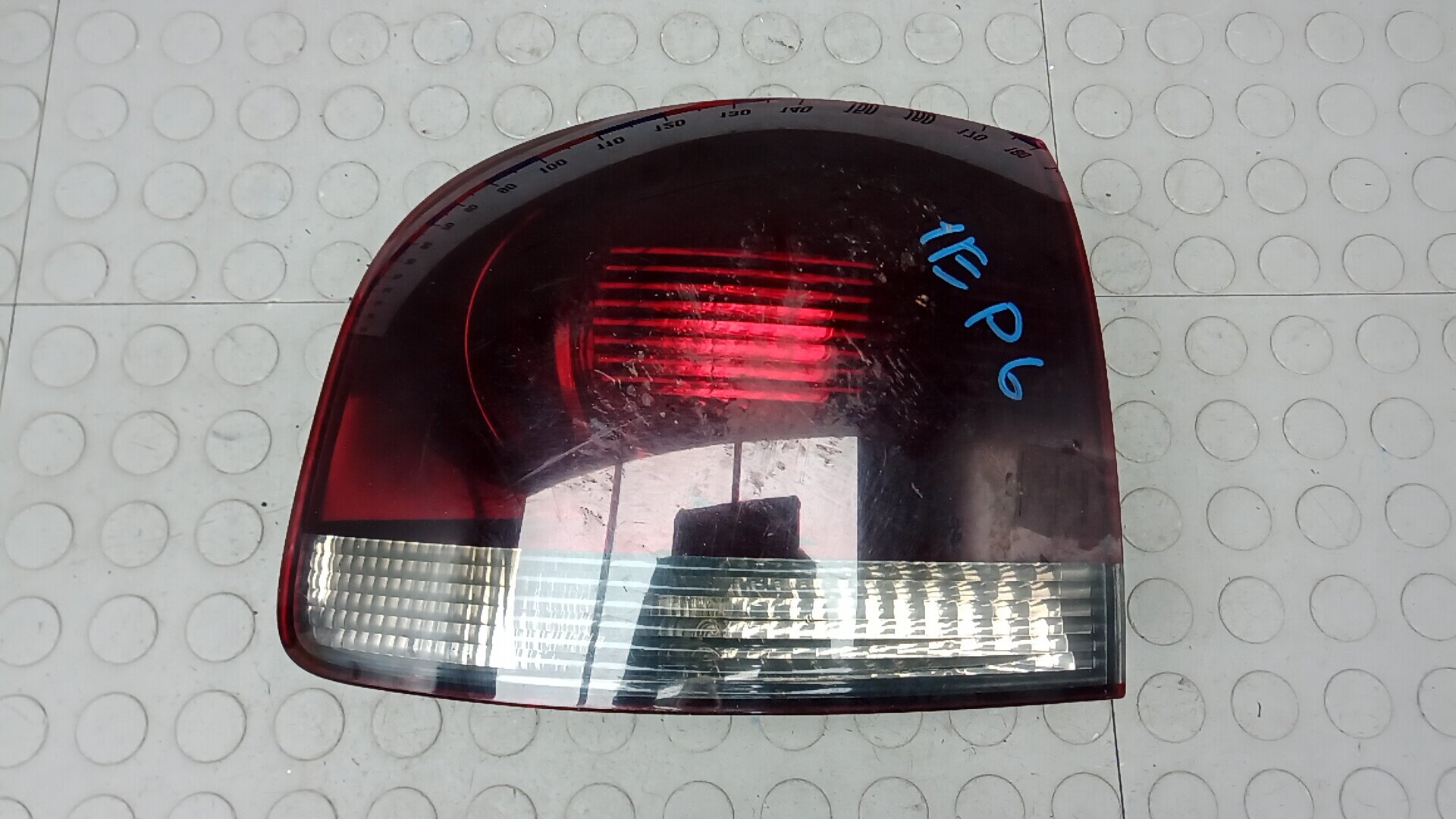 Фонарь задний левый VOLKSWAGEN TOUAREG 7L