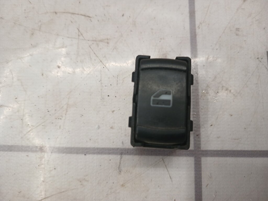 Кнопка стеклоподъемника VW Golf 4 Bora 97-05