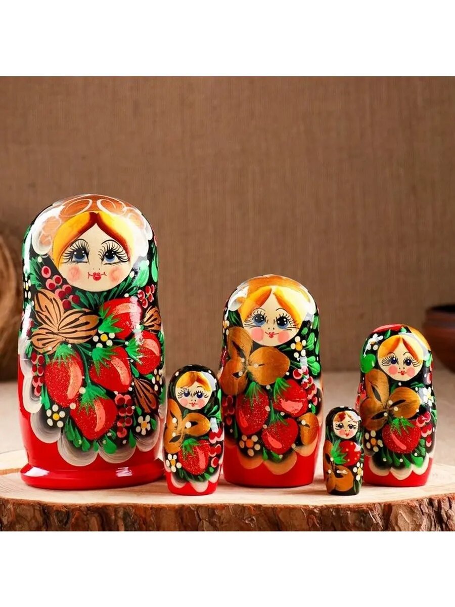 Матрёшка «Земляничка», чёрный платок, 5 кукольная, 18 см