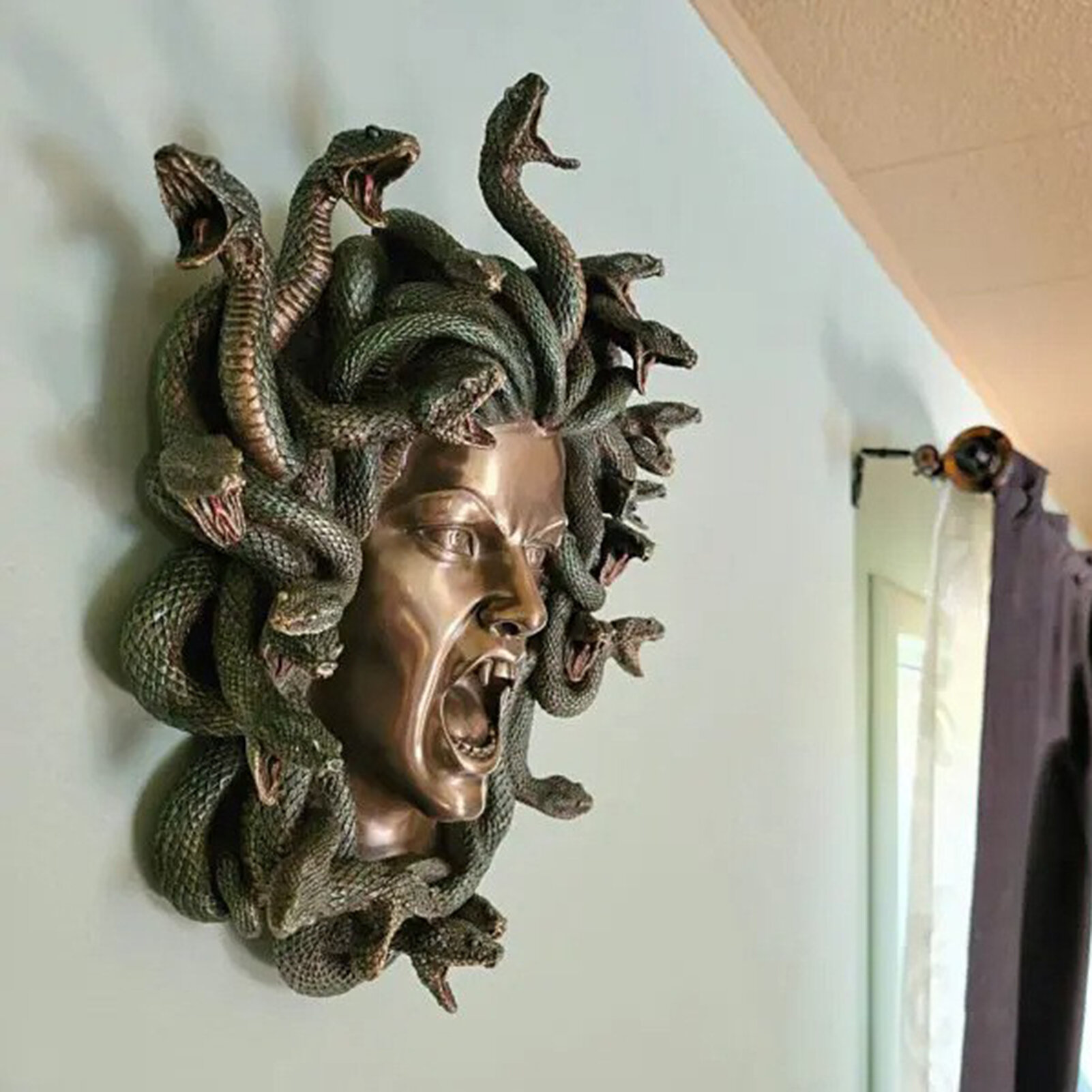 Фигурка декоративная