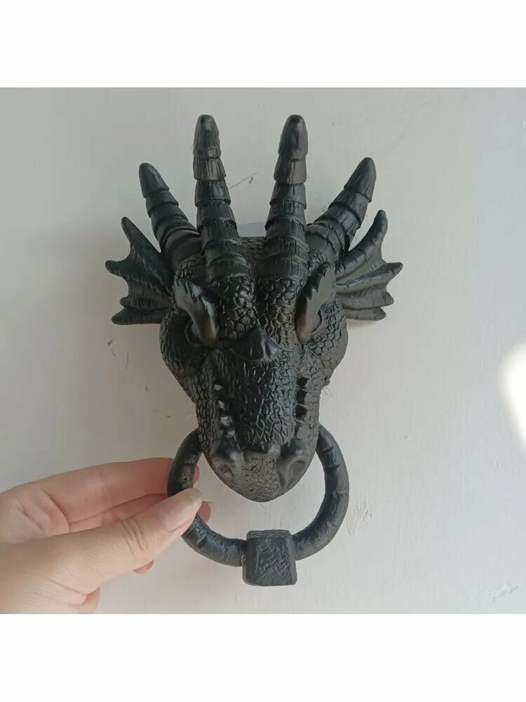 Статуя дракона, дверной молоток, используемый для открывания двери