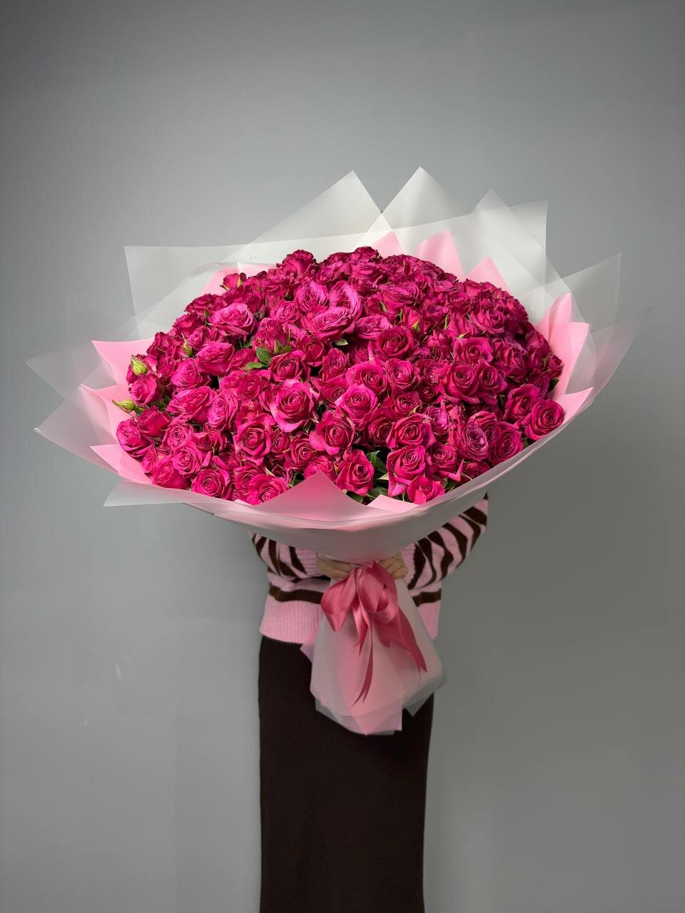 FRESH FLORA Море страсти и нежности – огромный букет из 51 кустовых роз с доставкой