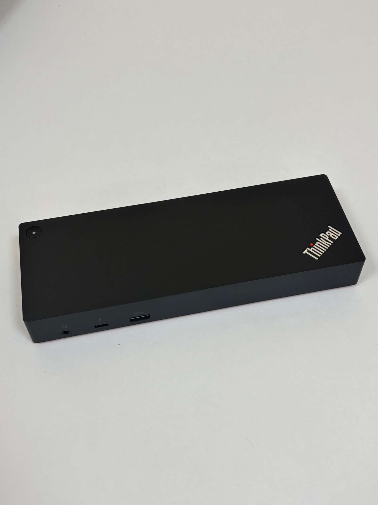 Док-станция Lenovo Thinkpad Thunderbolt 3 Dock (40AC) / 5x USB 3.0, USB Type-C, VGA, 2x DisplayPort, HDMI, LAN RJ-45 03X7133 / DBB9003L1