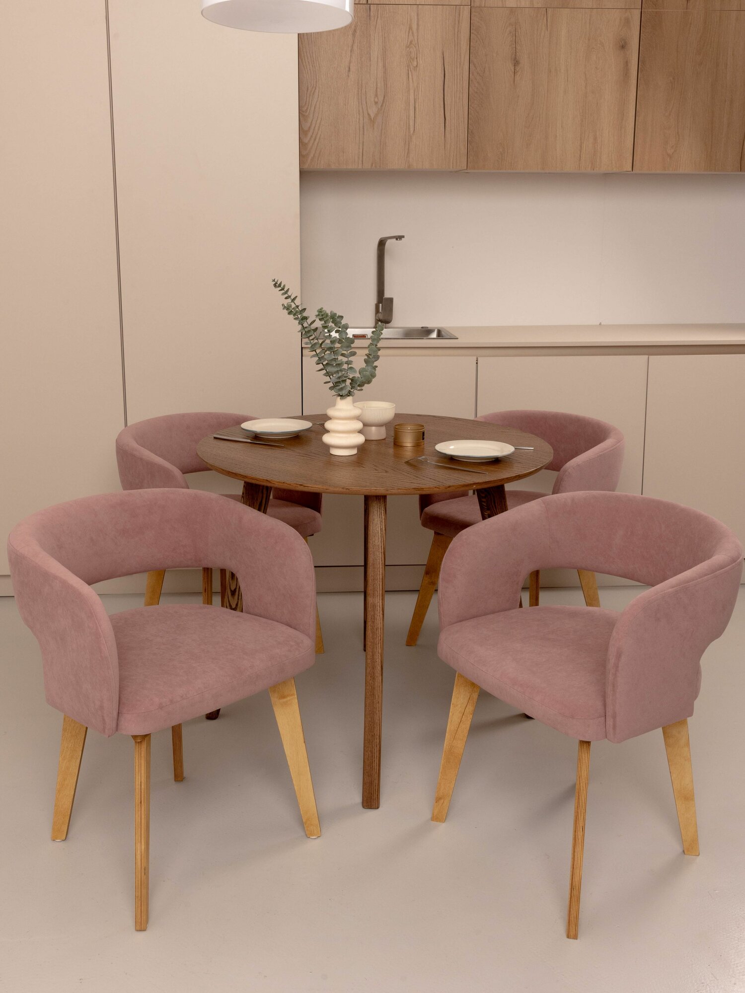 Стул кресло Милан с мягкой спинкой и подлокотниками