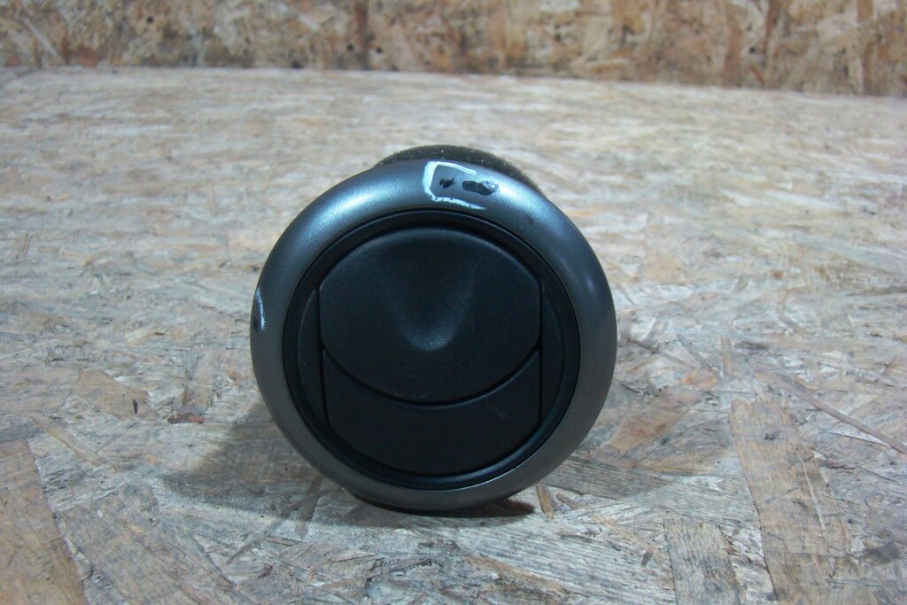 Nissan Note Дефлектор воздушный 687619U00A