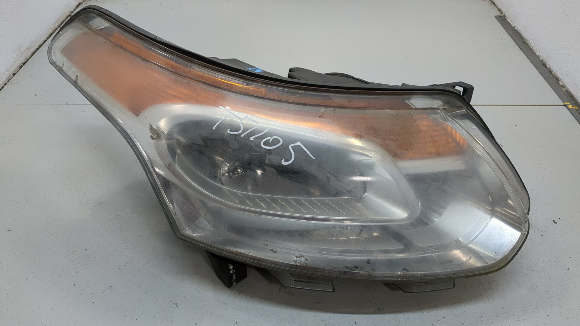 Фара (передняя) правая Citroen C3 picasso Б/У