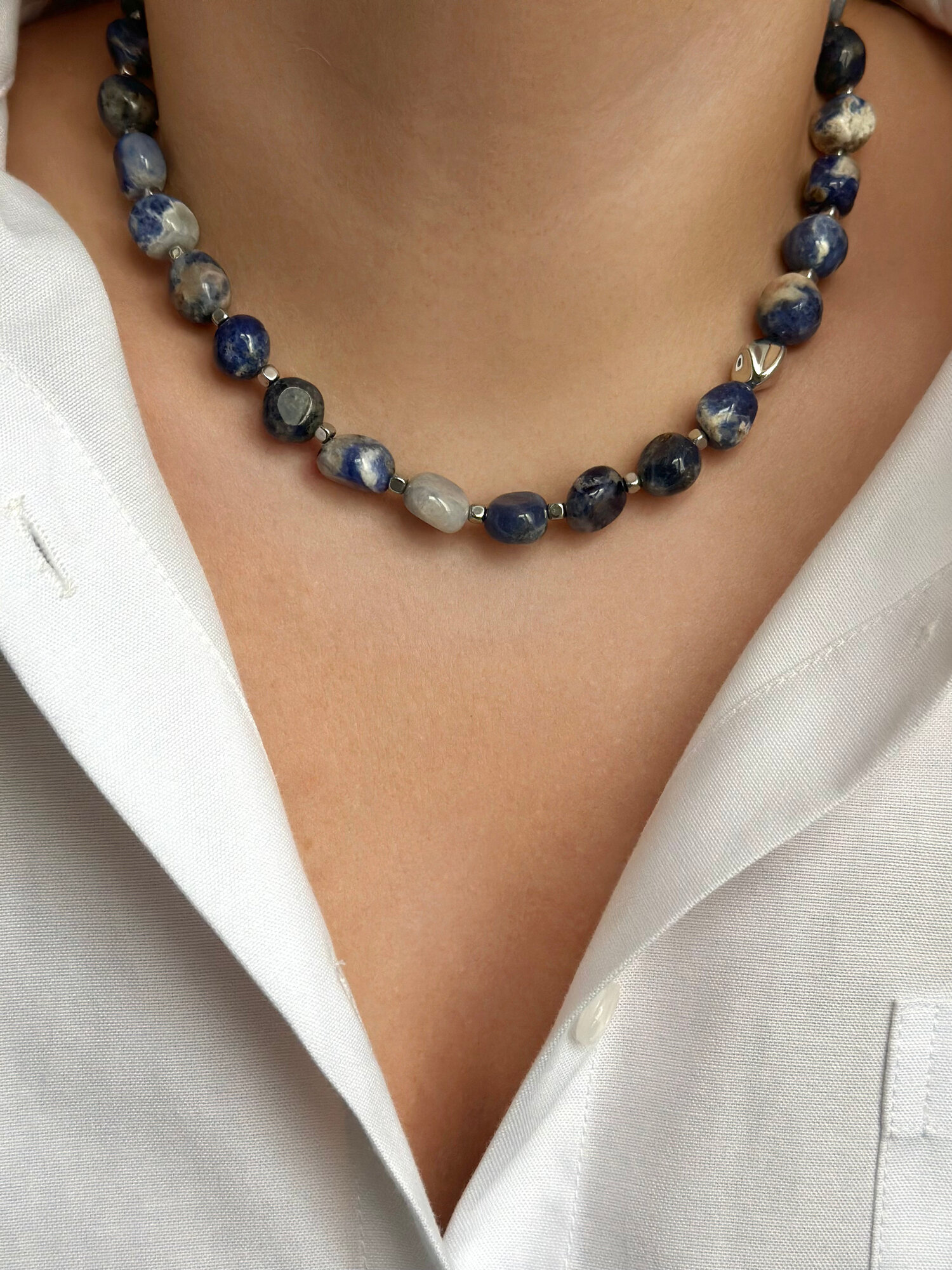 Колье, содалит