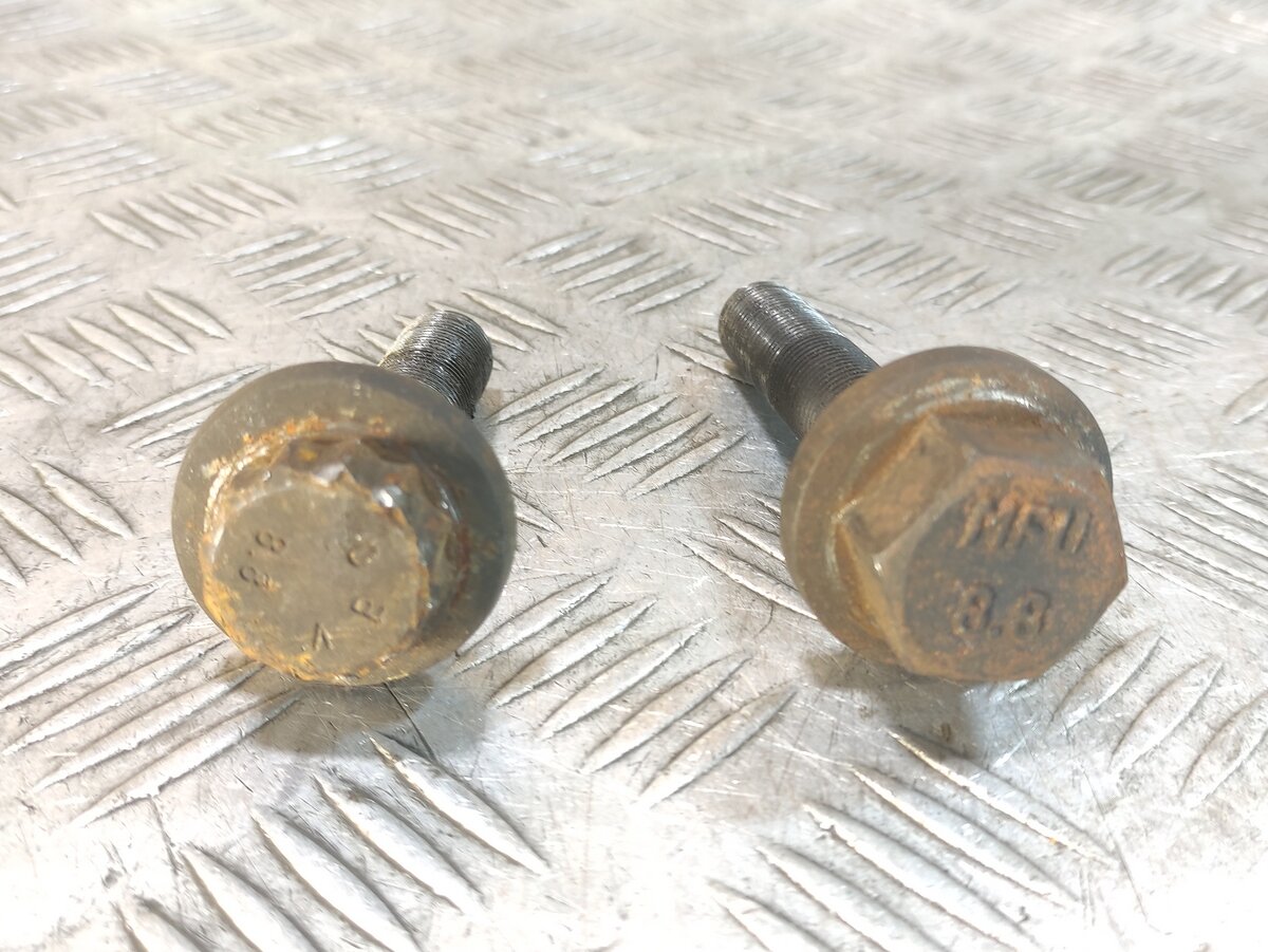 Болт Гайка полуси SKODA Octavia 2013-2020 WHT005437