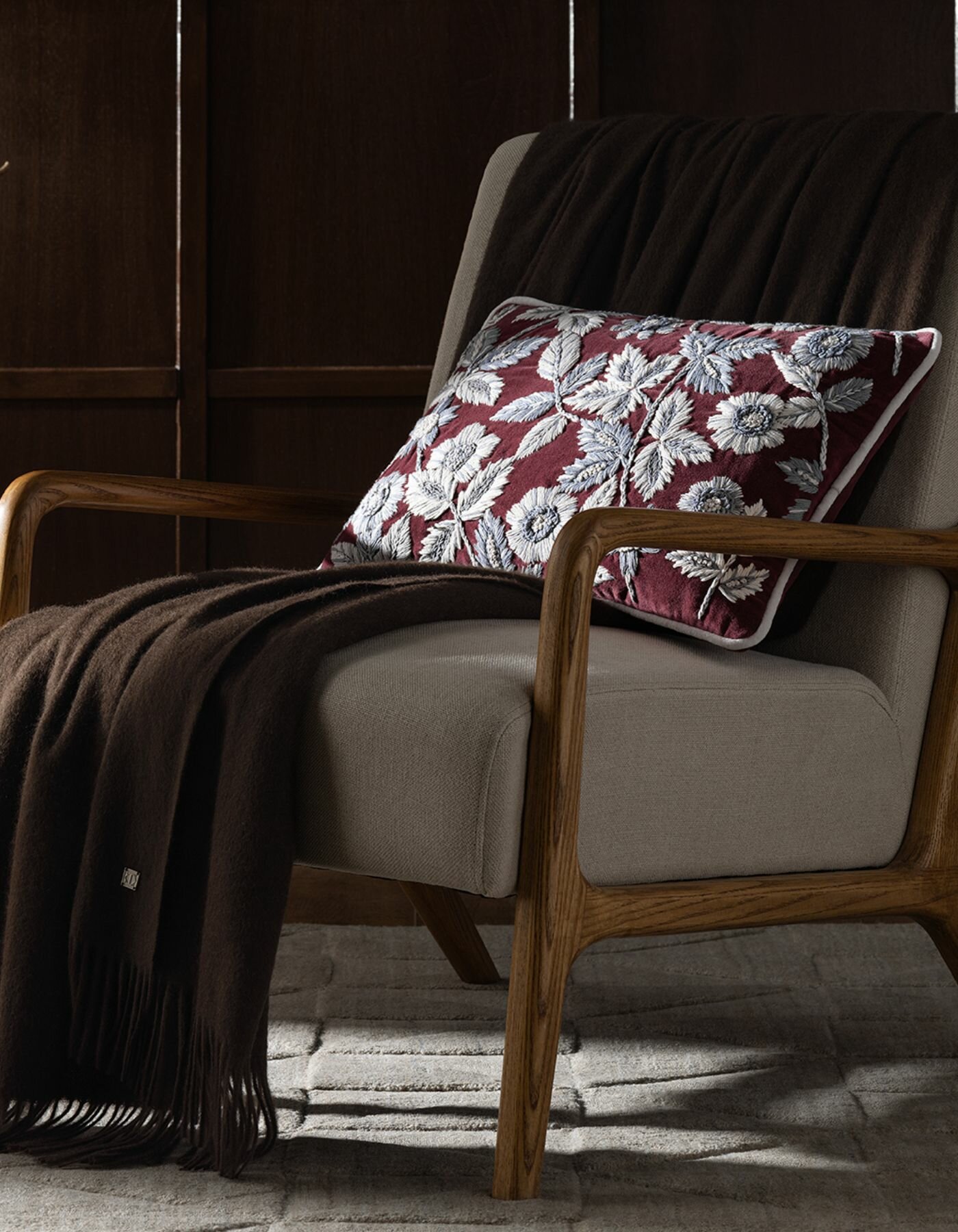 Togas Подушка декоративная "Феретта" бархат, 35x50, бордовая