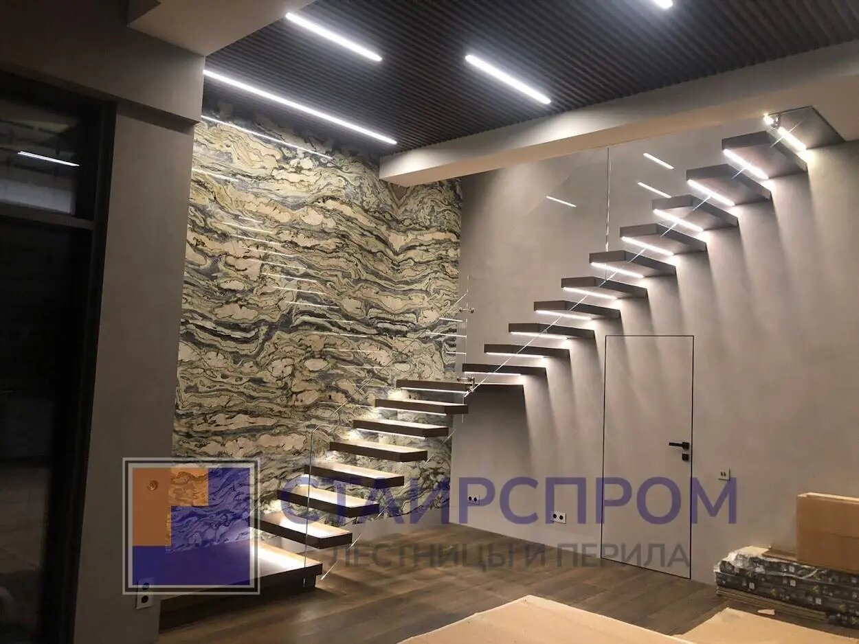 Консольная лестница и стеклянные перила L=2500 мм, H=2700 мм. СтаирсПром