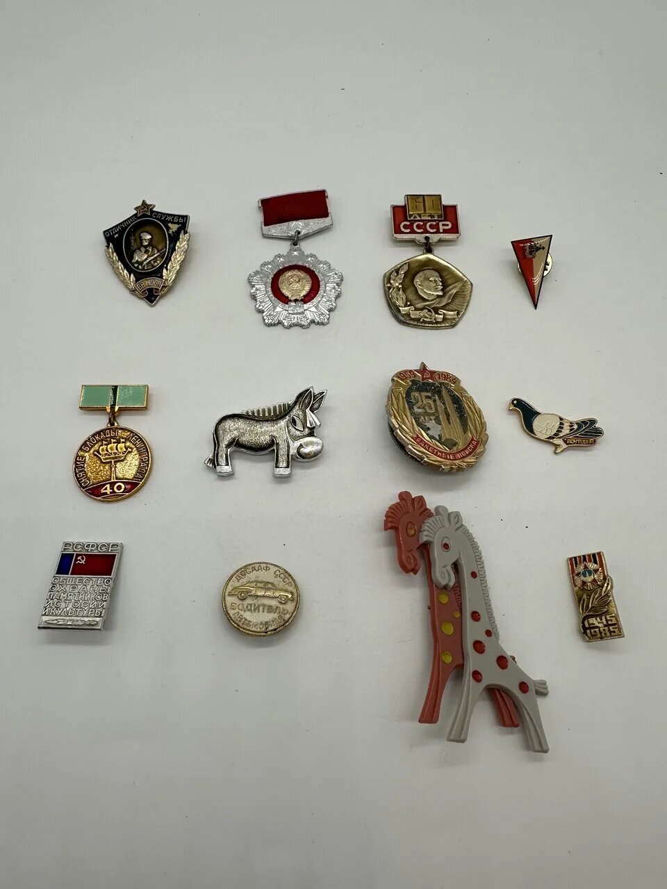 Значки ссср и европа коллекционные одним лотом винтажные 12 штук