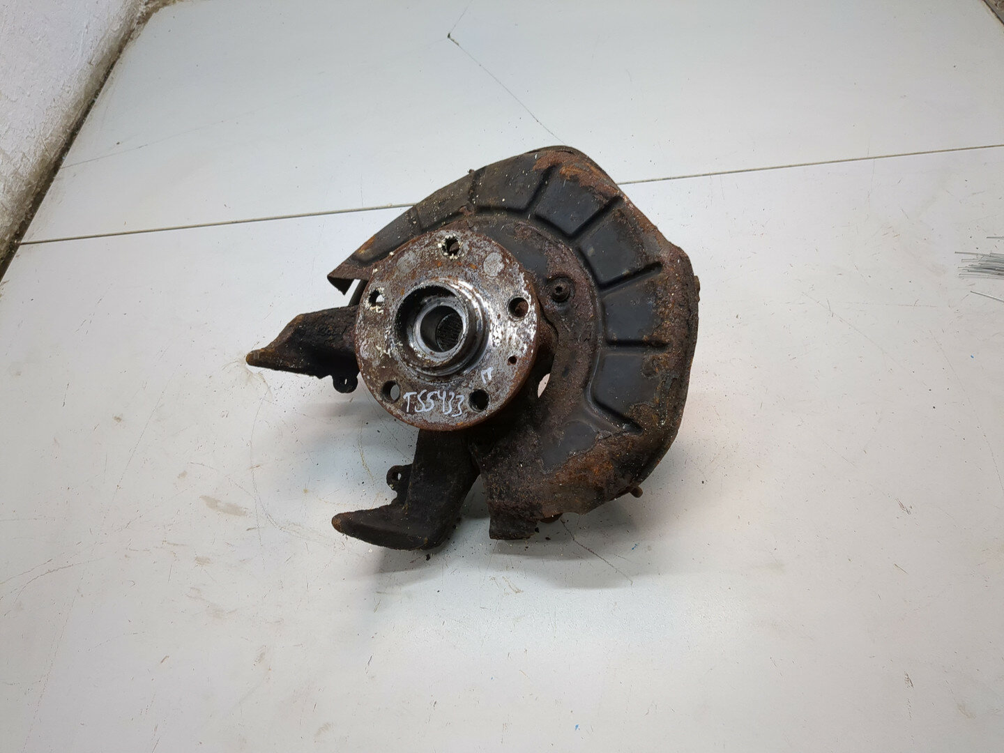 Ступица (кулак, цапфа) левая передняя Skoda Octavia (A5) Б/У