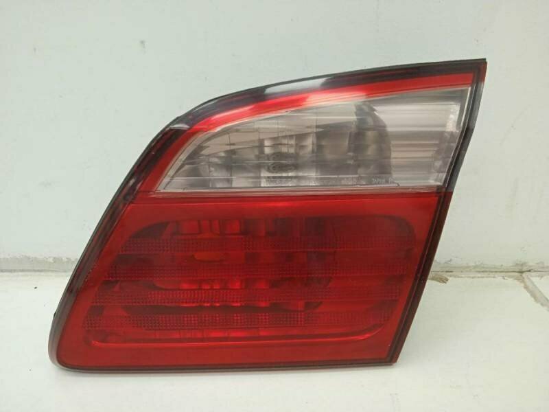 Фонарь задний внутренний правый Nissan Cefiro A33 1998-2003
