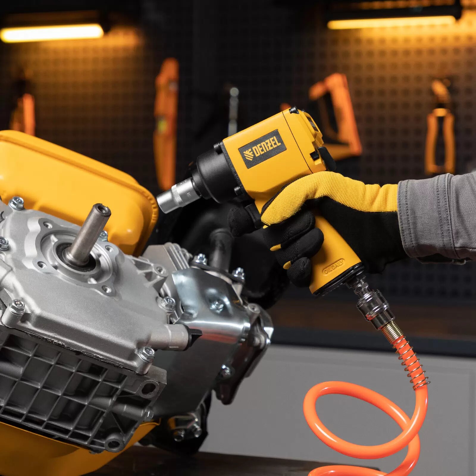 Ударный пневмогайковерт Denzel IWS550 Compact 1/2", 8500 об/мин, 710 Нм (57470) желтый