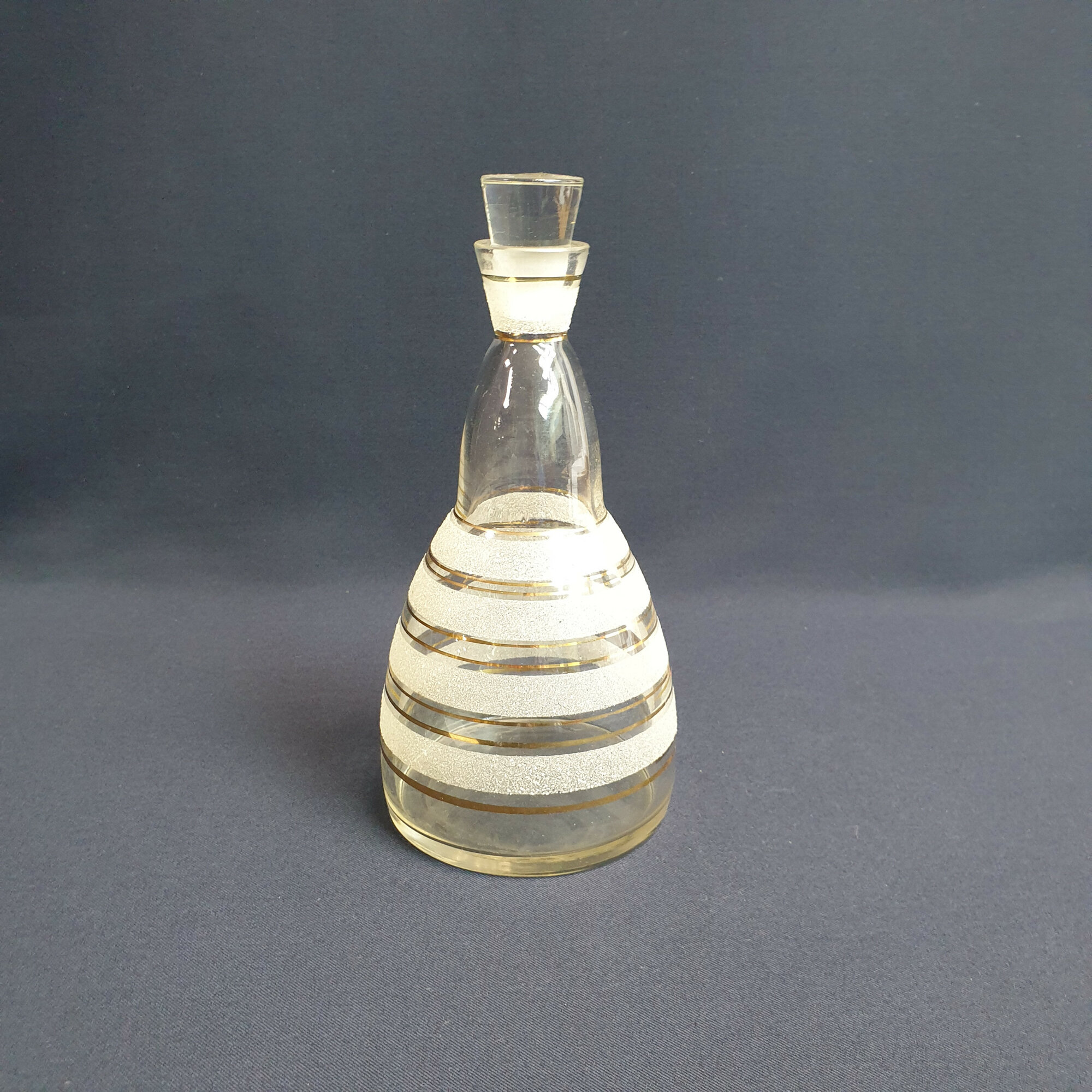 Штоф 20 см, стекло, позолота, насыпное стекло, 500 мл. Винтаж, СССР.