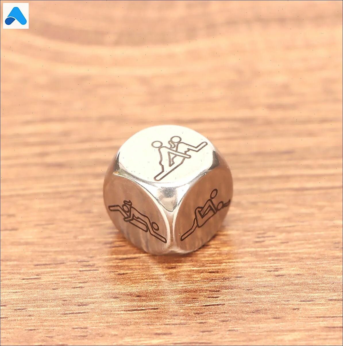 Сувенирный эротический интимный секс-кубик имеет свое место