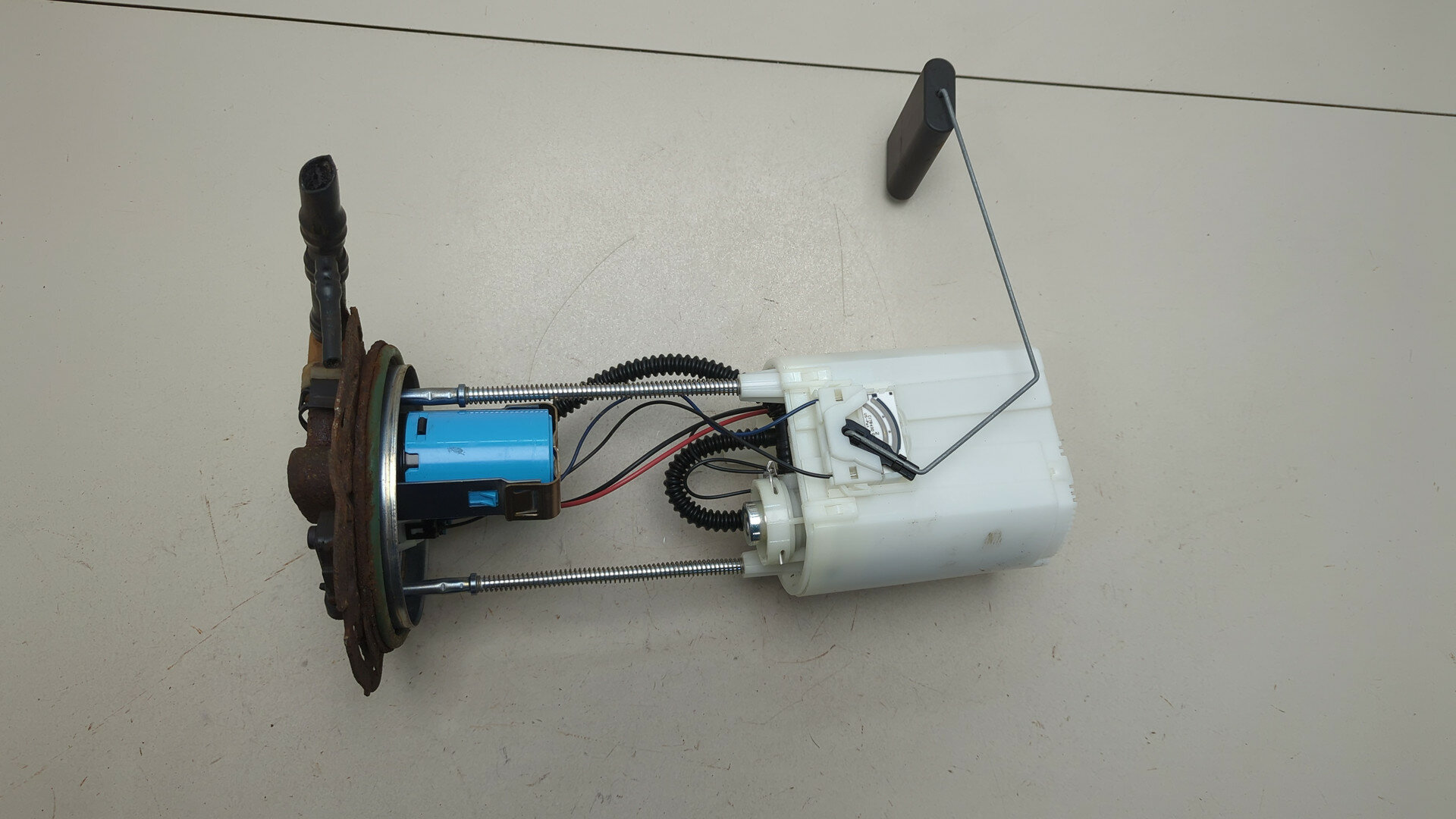 Насос топливный электрический Hummer H3 Б/У