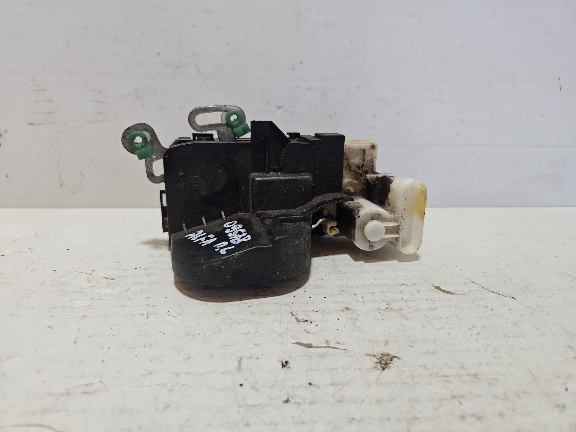 Замок двери передней левой Alfa Romeo 147 2002 A