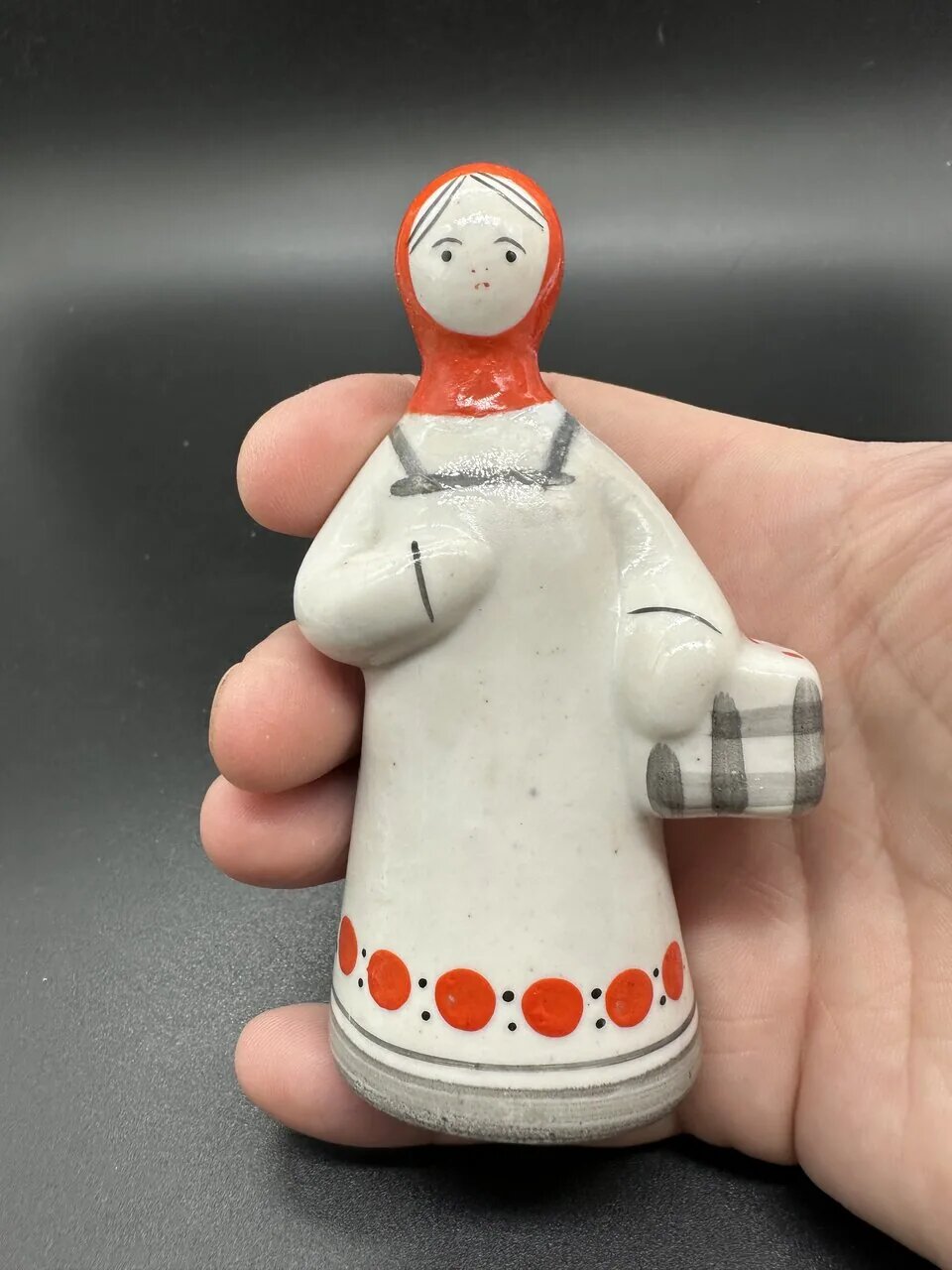 Статуэтка Машенька с лукошком Гжель Фарфор винтажная Авторская 1950 годы