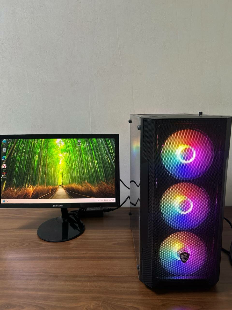 Игровой ПК RX580 8Gb ,16Gb, SSD 480Gb, i5-7600k