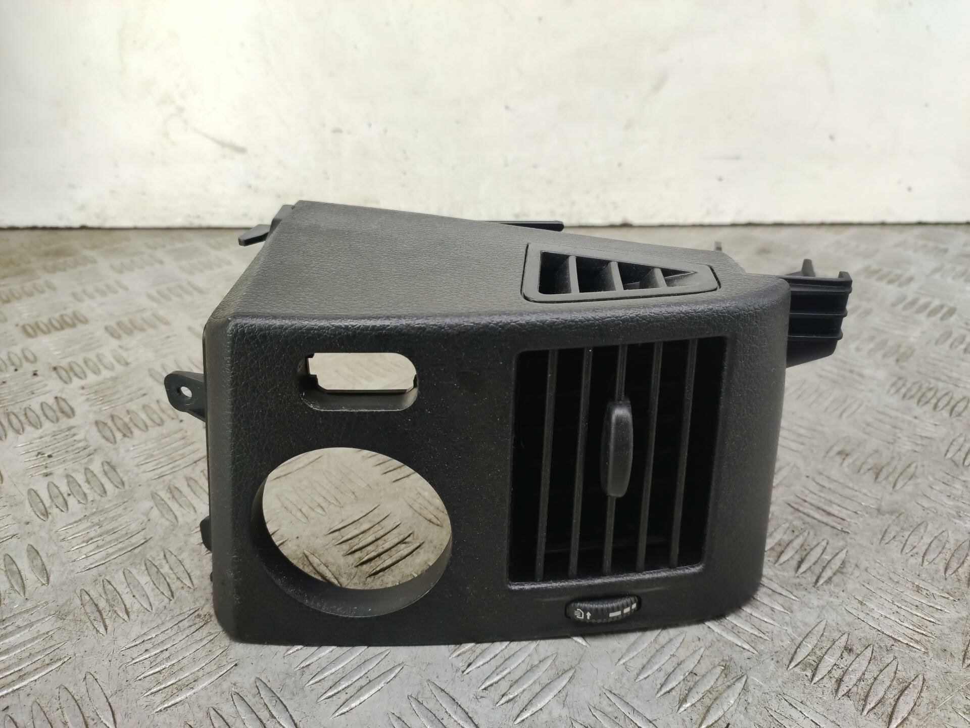 Дефлектор обдува салона левый Mercedes-Benz Sprinter W906 (2006 - 2014) A9068300454