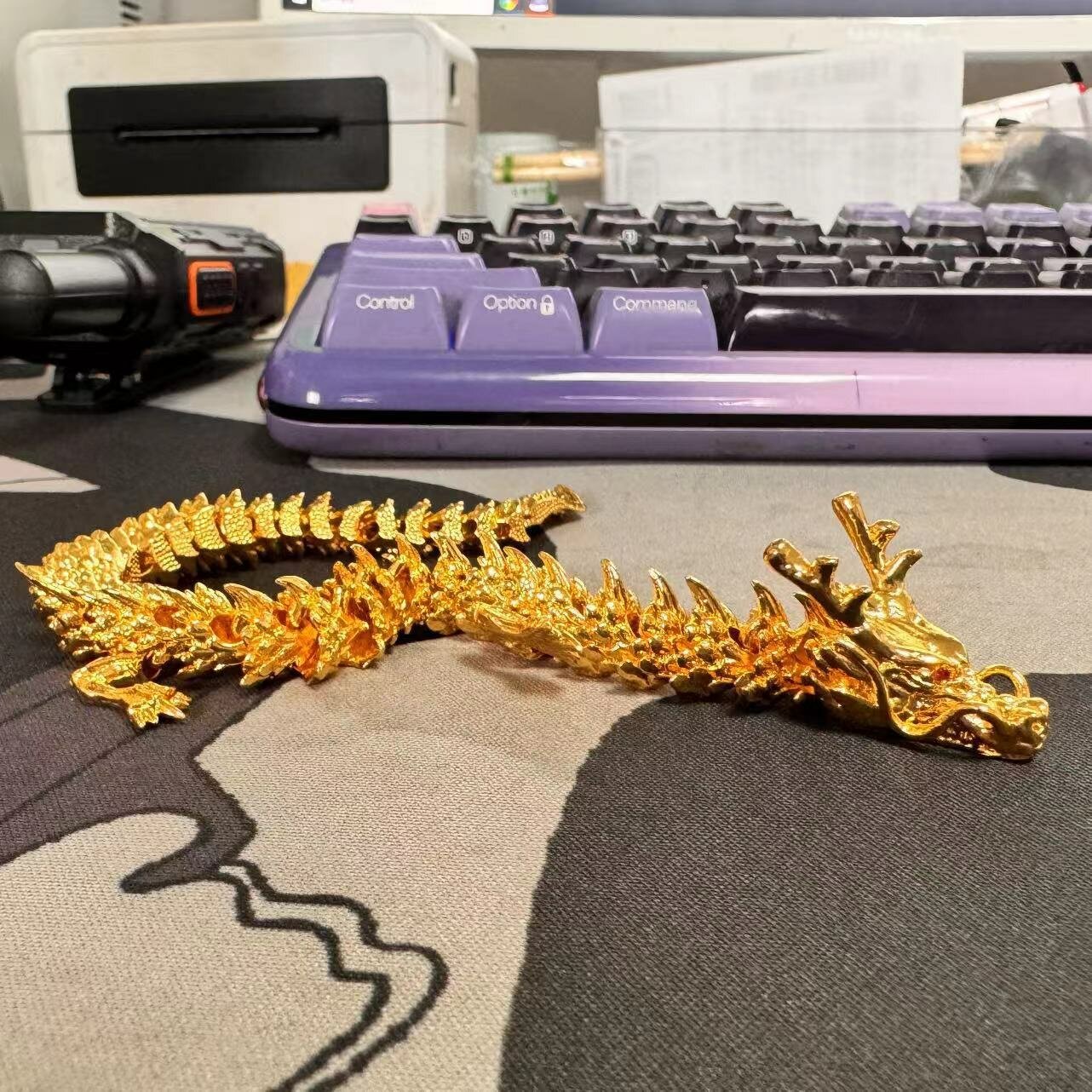 Аллюминиевое украшение в виде золотого дракона с пятью когтями и подвижной ручкой, привлекающее богатство китайский дракон для декора дома и офиса