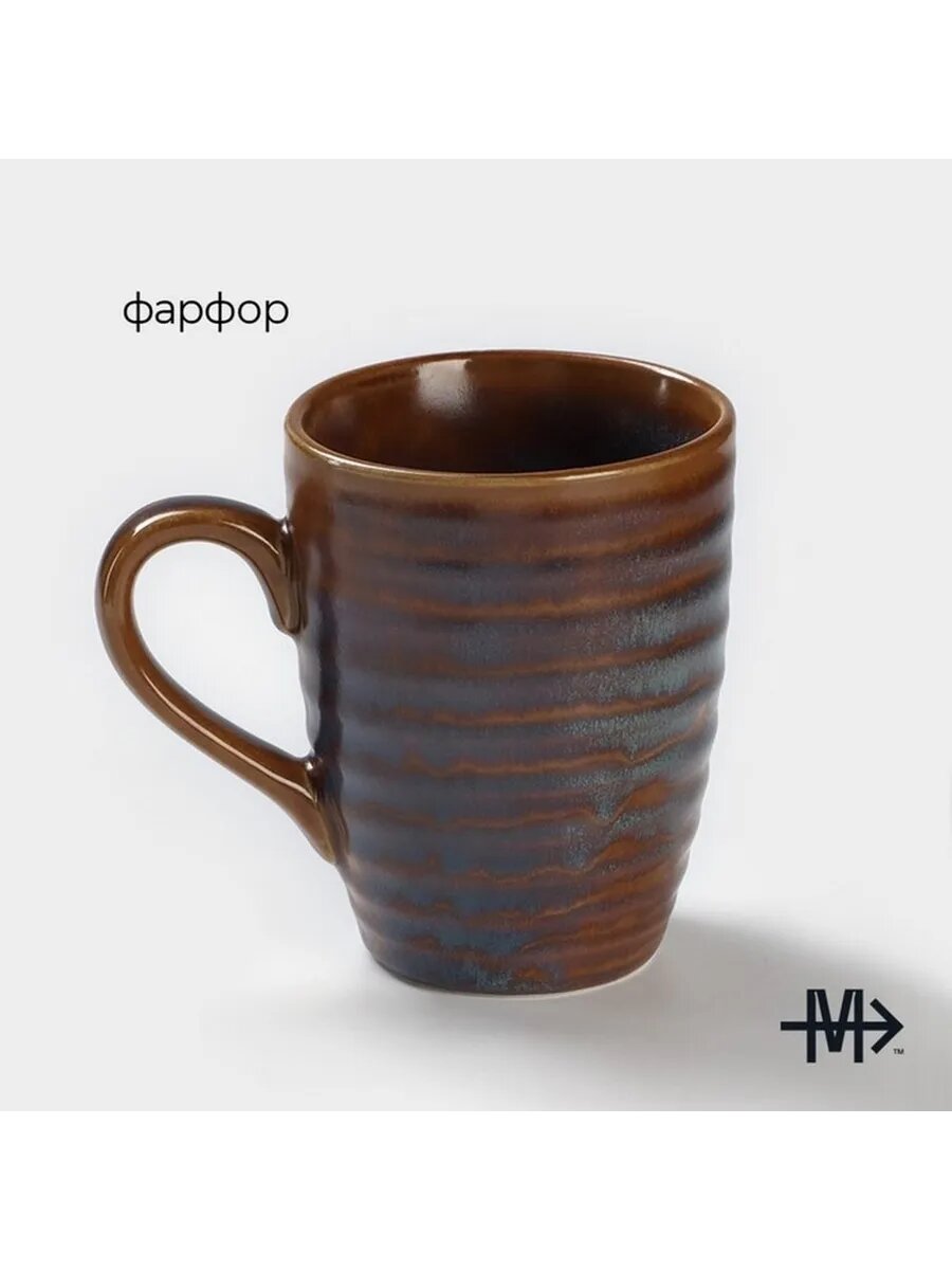 Стильная фарфоровая кружка с ярким дизайном