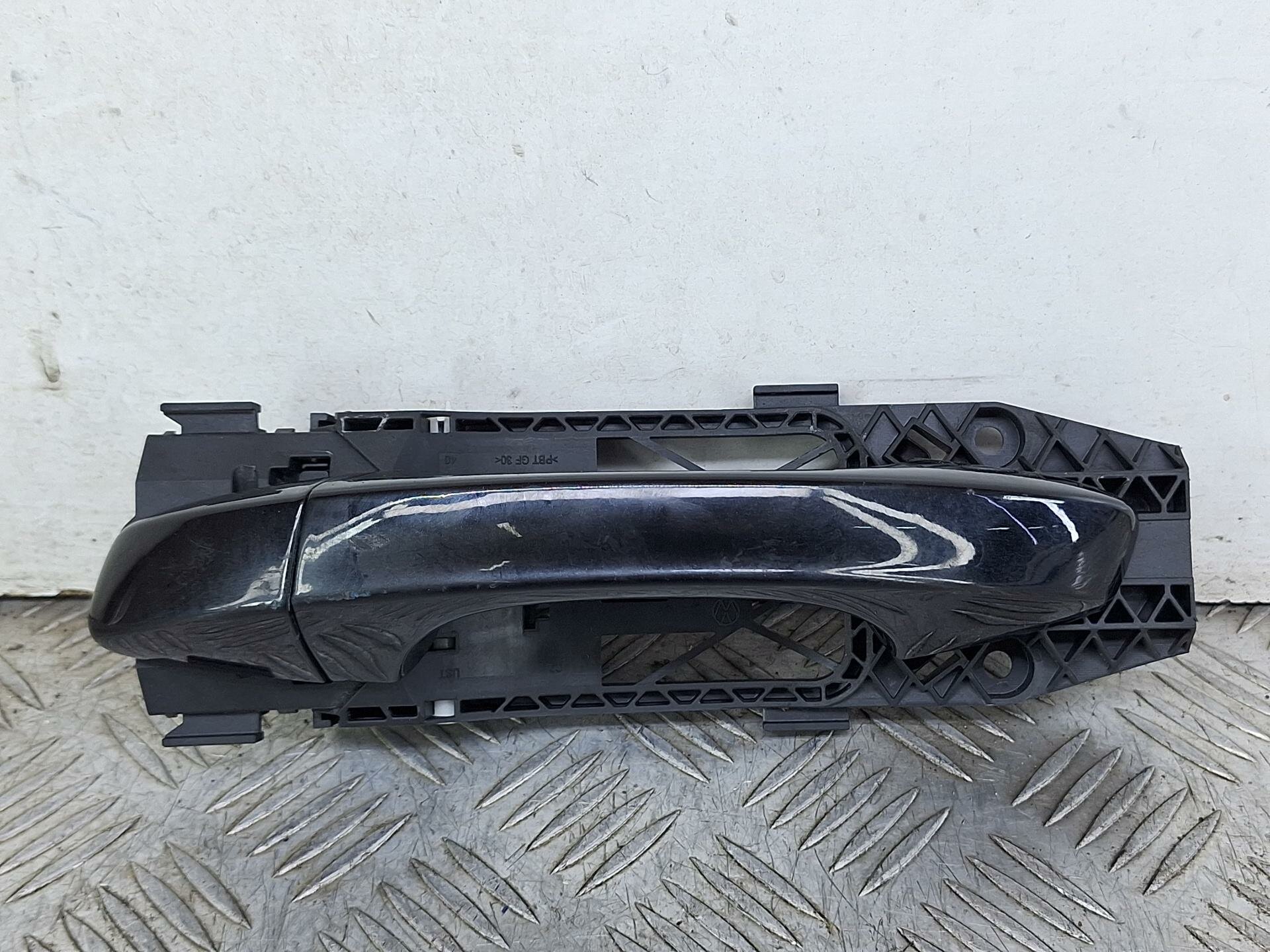 Ручка наружная двери задней левой Volkswagen Golf 7 рест. (2017 - 2019) 5G0837205