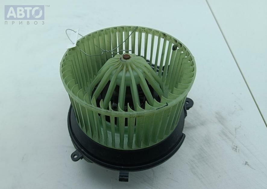 Двигатель отопителя (моторчик печки) Volkswagen Passat B5+ (GP)