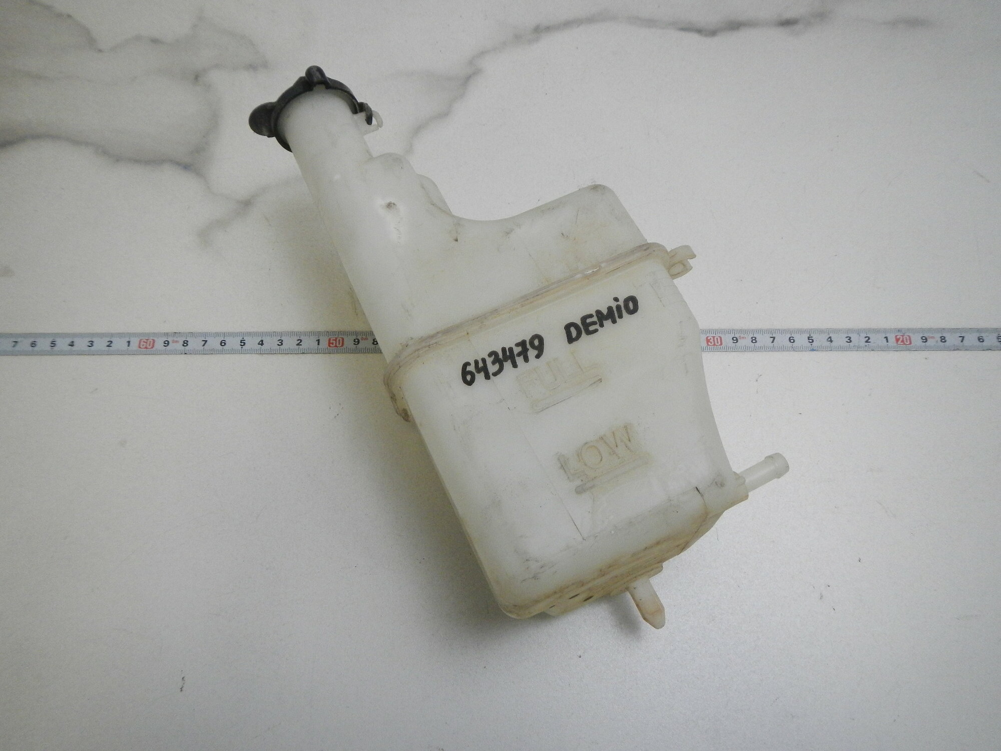 Б/У Бачок расширительный, Mazda (Мазда)-DEMIO (02-) MAZDA DEMIO (02-) Задиры, деформация. 643479 MAZDA арт. ZJ3815350