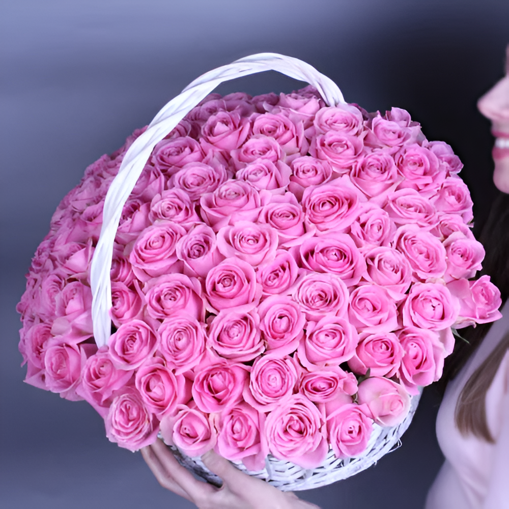 Композиция из 151 розовой розы в плетеной корзине. Для любимых.