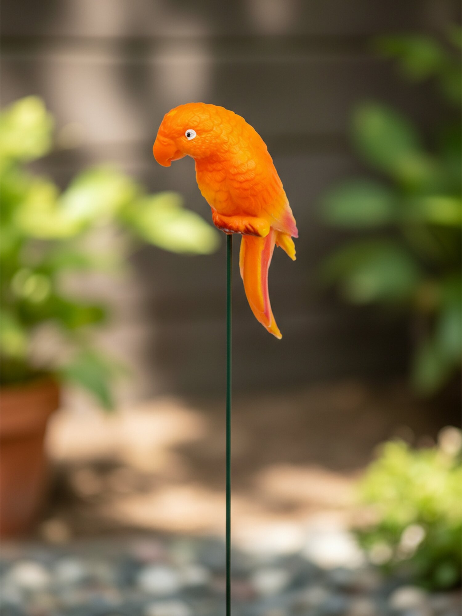 Садовый декоративный штекер Попугай 12.5 см, украшение для клумбы и дачи из металла и пластика, модель Y4-11216