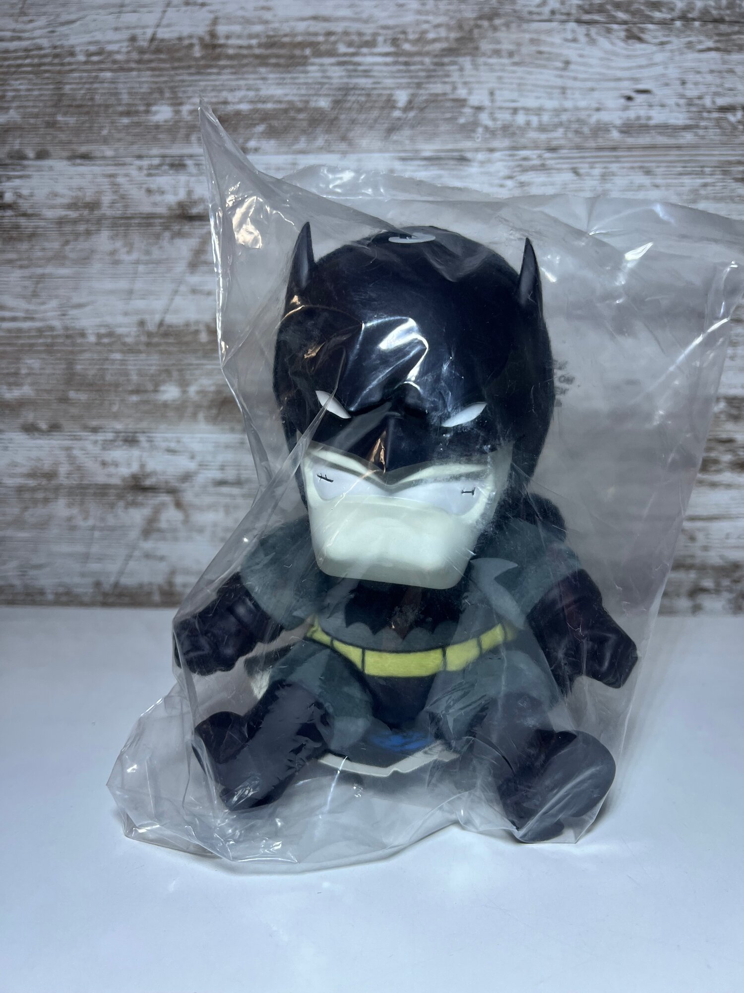 Фигурка плюшка Бэтмена, Batman, 18 см от Kidrobot, пластик, текстиль