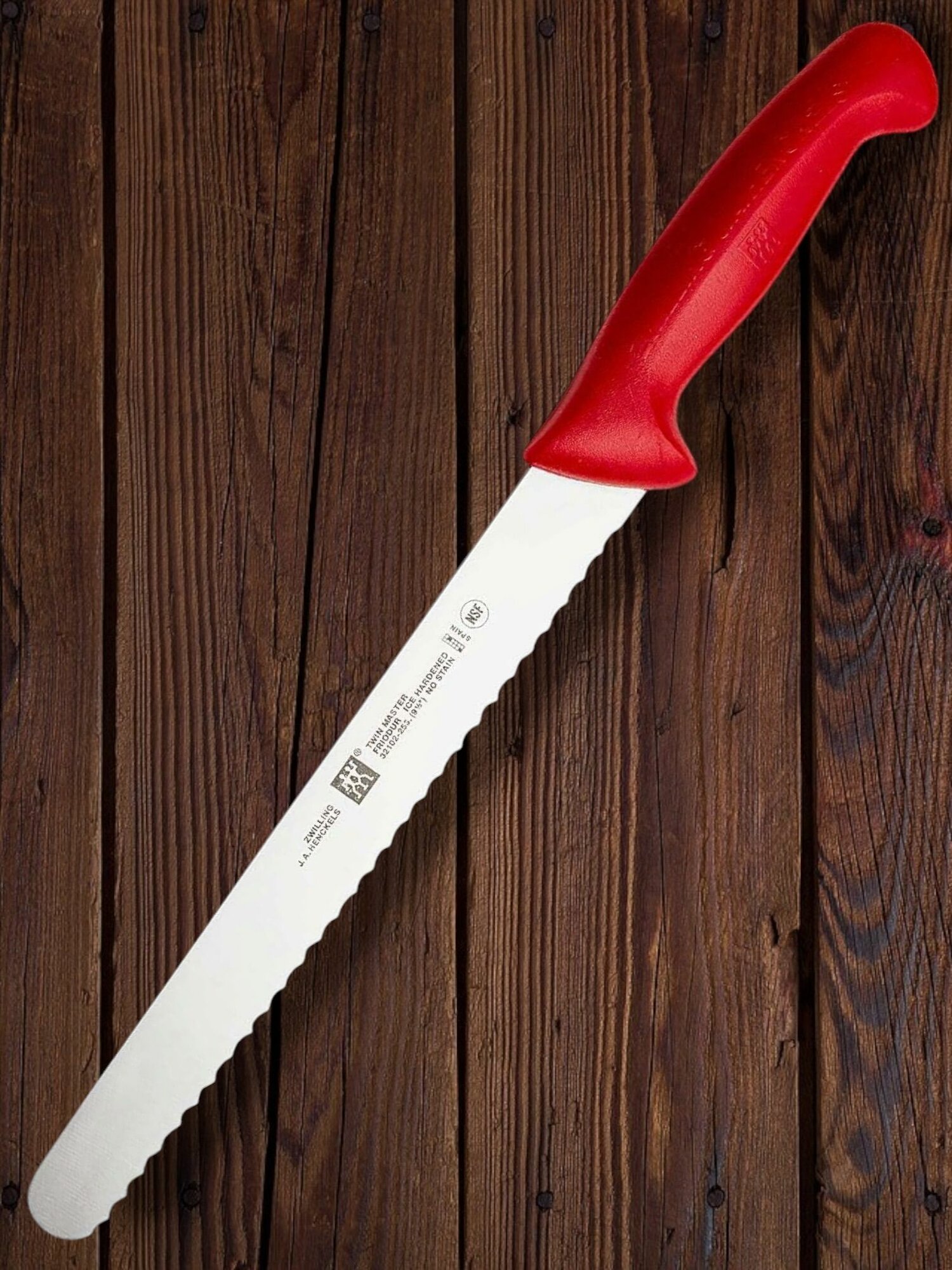 Кухонный нож / нож для нарезки / нож для хлеба Zwilling J.A. Henckels TWIN Master 9,5 in. Slicing Bread Knife, Red, 32102-253