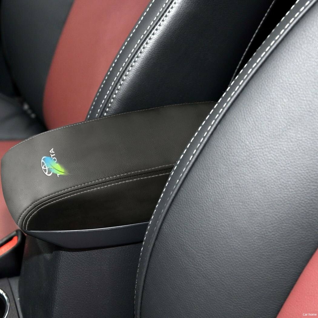 Чехол для руля автомобиля Toyota Corolla/Levin 2014-2018, черная кожа с бежевой строчкой, с логотипом