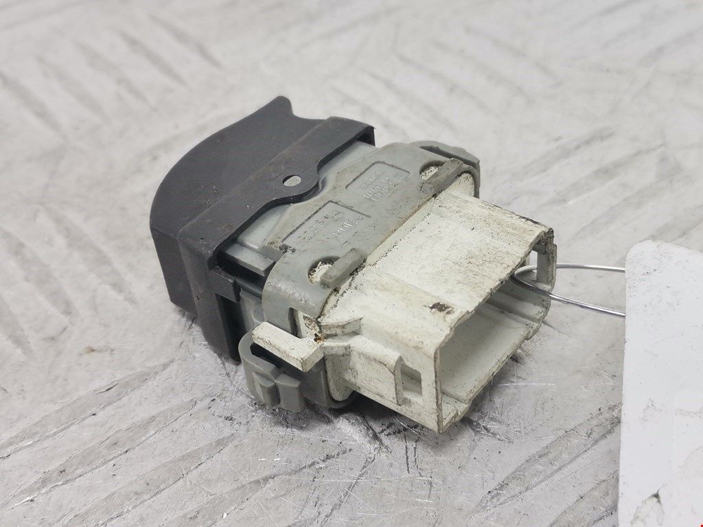 Кнопка стеклоподъемника / 1594328 2808202 8200060046 для Renault Laguna 2 (с пробегом)