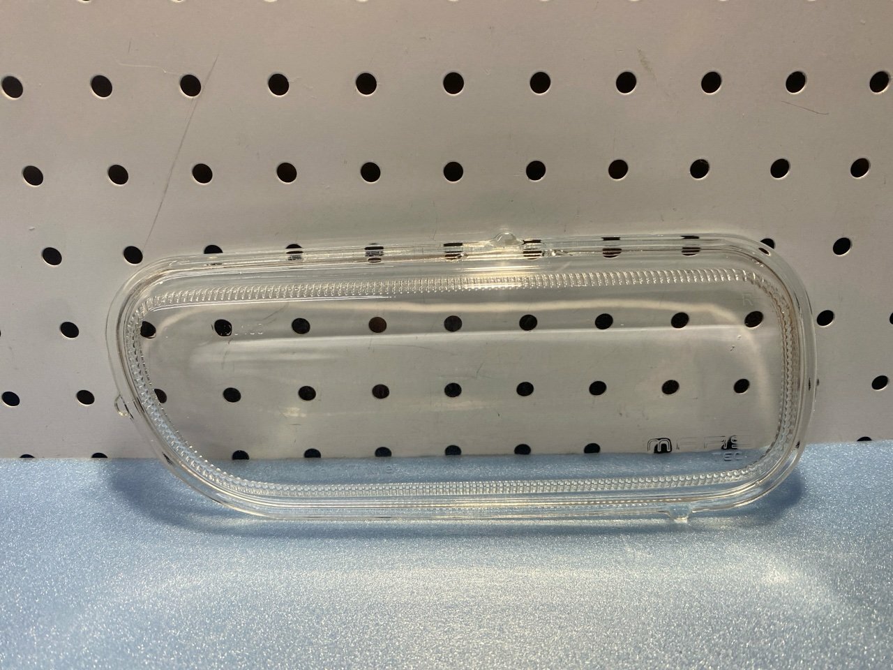 Стекло фары противотуманной Мерседес Аксор КамАЗ 5490 правое