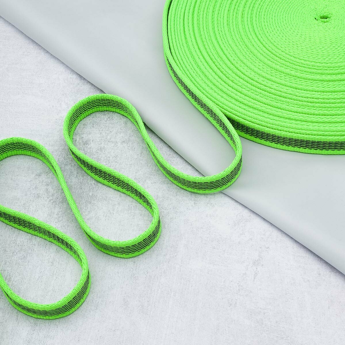 Стропа лента ременная 18 мм, 25м, 33 г/м (полиэстер, латекс), Лента (374 люминесцентный салатовый)